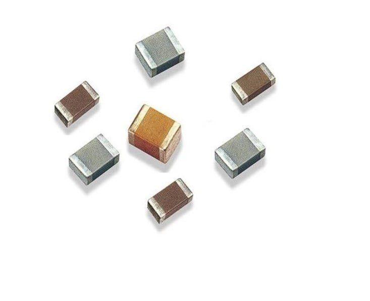 1206 560pF SMD Capacitor - roboway.in
